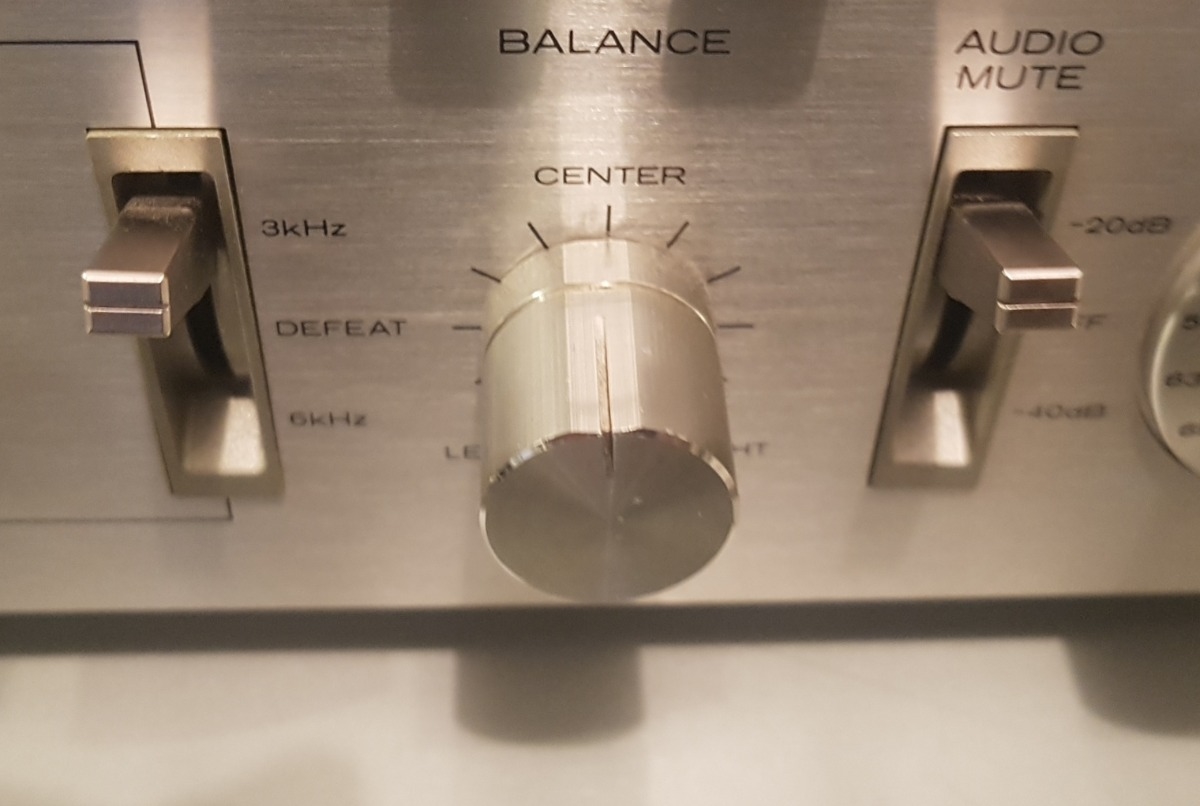 Hitachi Small Knob Wanted - Canuck Audio Mart