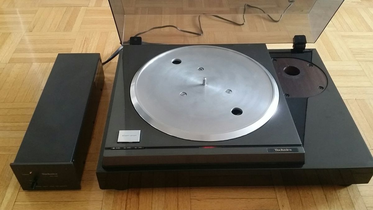 Technics SP-10MK2A in beautiful Technics brown in an SH-10B4 - Photon's ...