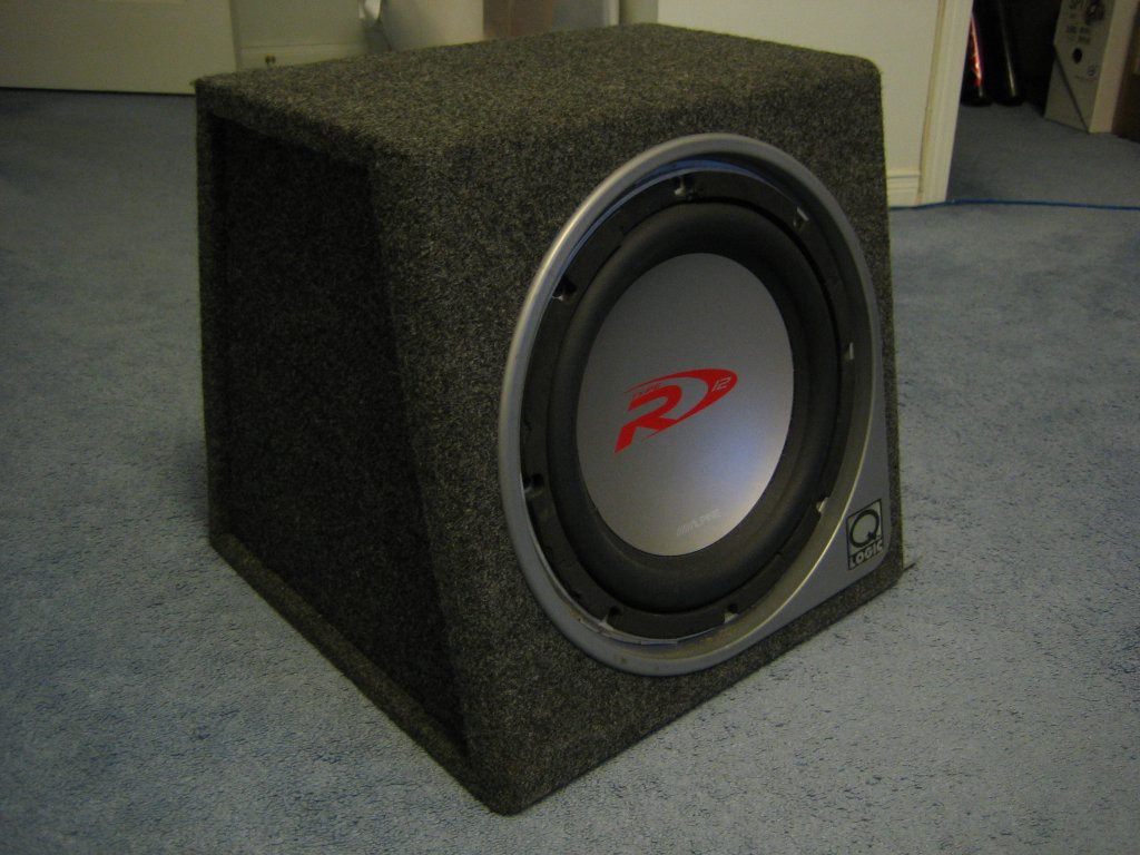 QLogic 1.25 Cubic Sealed Enclosure For Sale - Canuck Audio Mart
