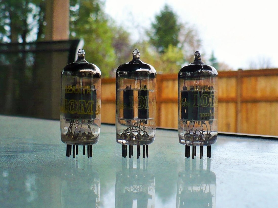 3 Vintage Mullard 10M Pre Amp Tubes 2-12ax7 1-12au7 For Sale - Canuck ...