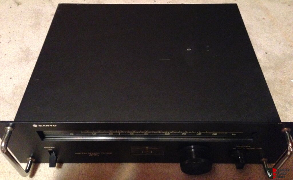 Vintage Sanyo Integrated Amp and Tuner (DCA 401, FMT 410K) Photo ...