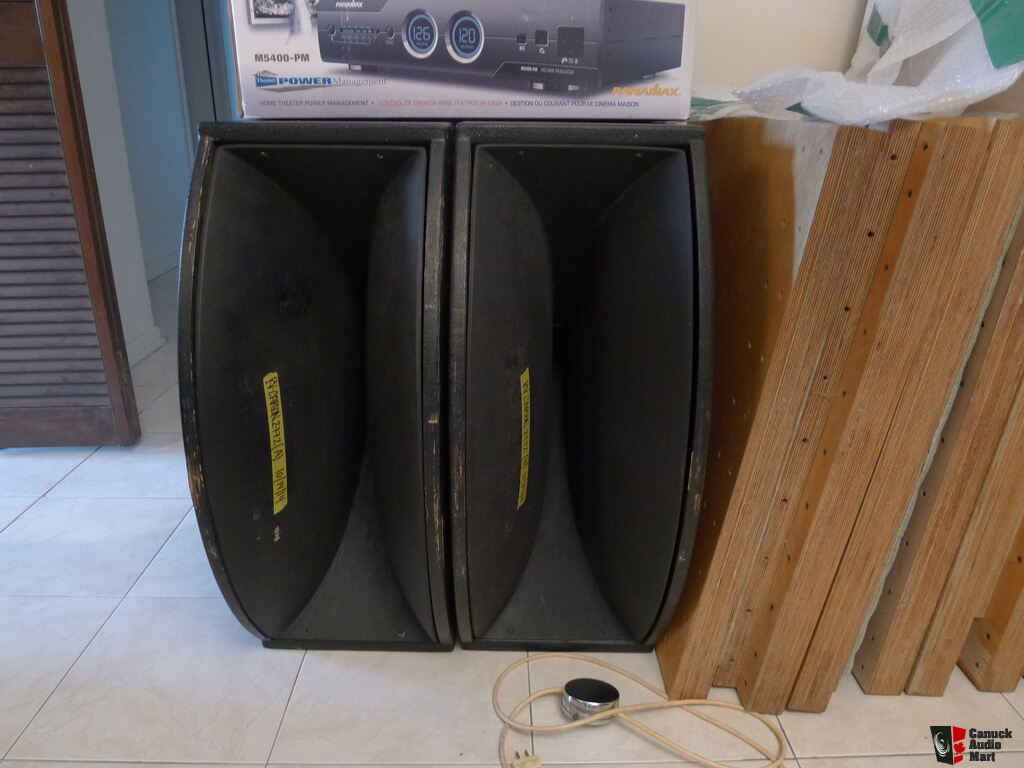 A rare pair of radial Yamaha H1230 horns for 1.5" drivers Photo ...