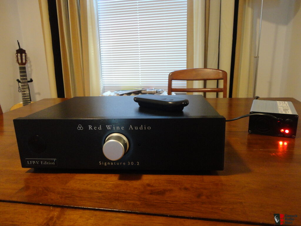 Red Wine Audio Signature 30.2 LFP-V Integrated with Miniwatt Dario Tube ...