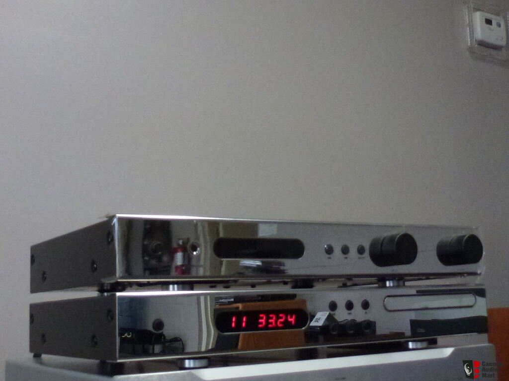 AURA VIVID CD player Photo #1045516 - Canuck Audio Mart