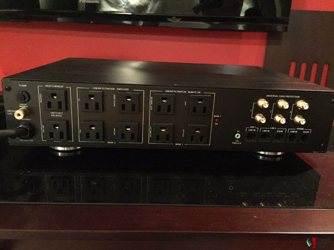 Panamax M5100-PM Powere Conditioner Photo #1116563 - UK Audio Mart