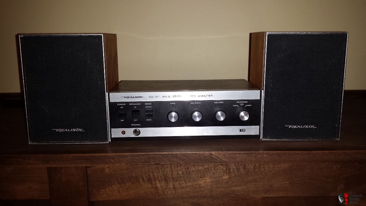Realistic SA-101 integrated amplifier with Minimus 0.5 speakers Photo ...