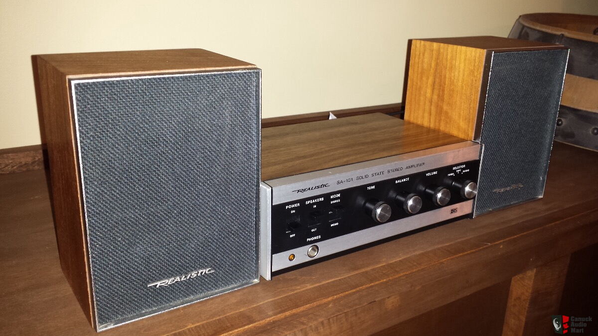 Realistic SA-101 integrated amplifier with Minimus 0.5 speakers Photo ...