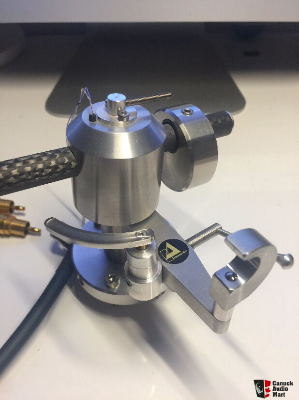 UNIFY Clearaudio carbon fibre uni-pivot tonearm Photo #1135687 - US ...