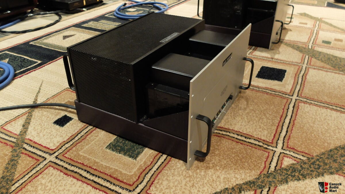 Audio Research Classic 150 Mono blocs Photo #1154779 - US Audio Mart