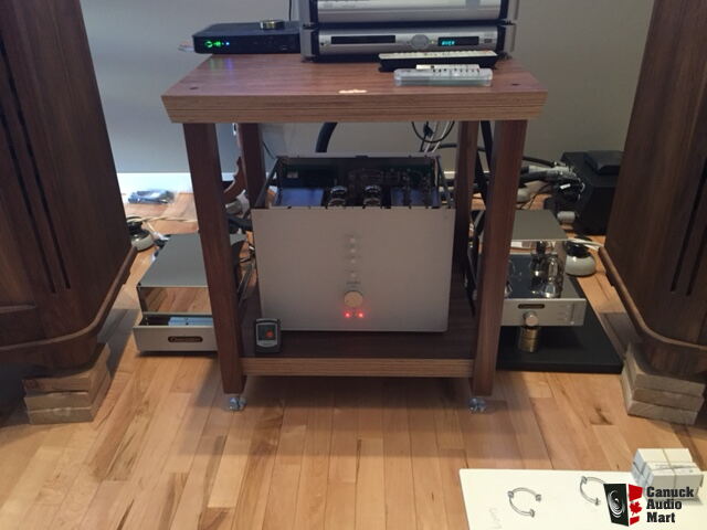 Zanden 6000 Amp. Essentially the 8120 with Preamp section (1yr old ...