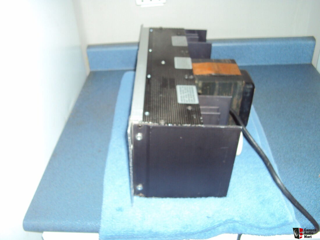 Crown Amcron DC 300A Stereo power amp with led peak indicators and gain ...