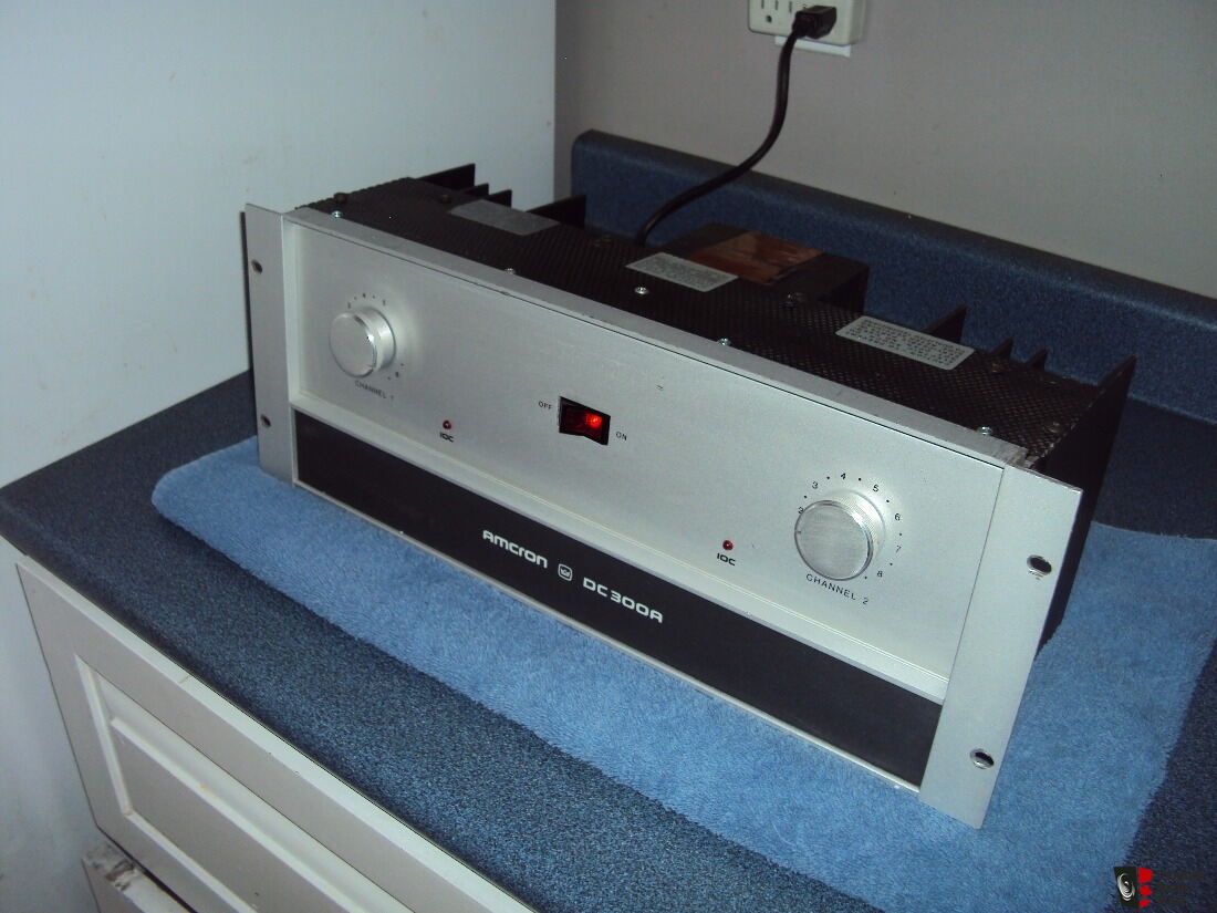 Crown Amcron DC 300A Stereo power amp with led peak indicators and gain ...
