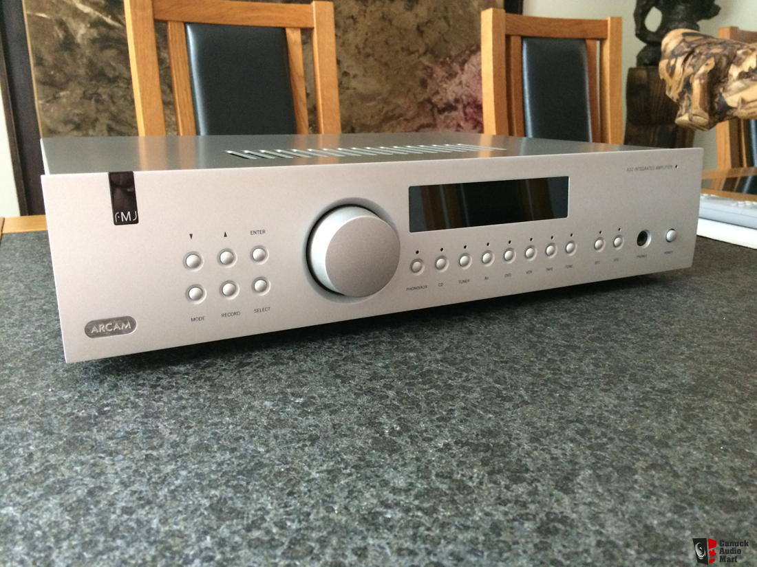 Silver Arcam FMJ A32 Integrated Amplifier with Phono Stage Photo ...