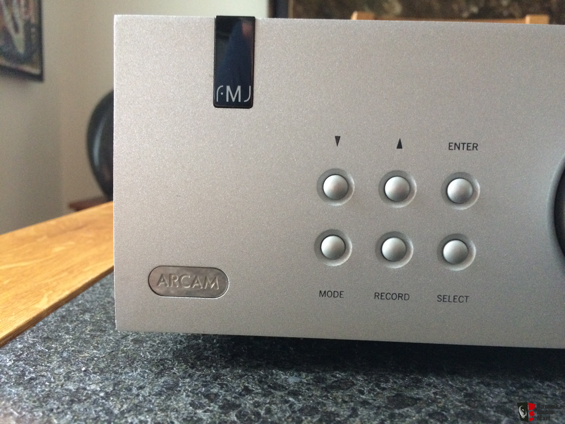 Silver Arcam FMJ A32 Integrated Amplifier with Phono Stage Photo ...