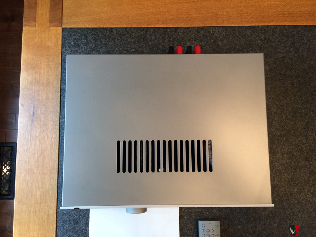 Silver Arcam FMJ A32 Integrated Amplifier with Phono Stage Photo ...