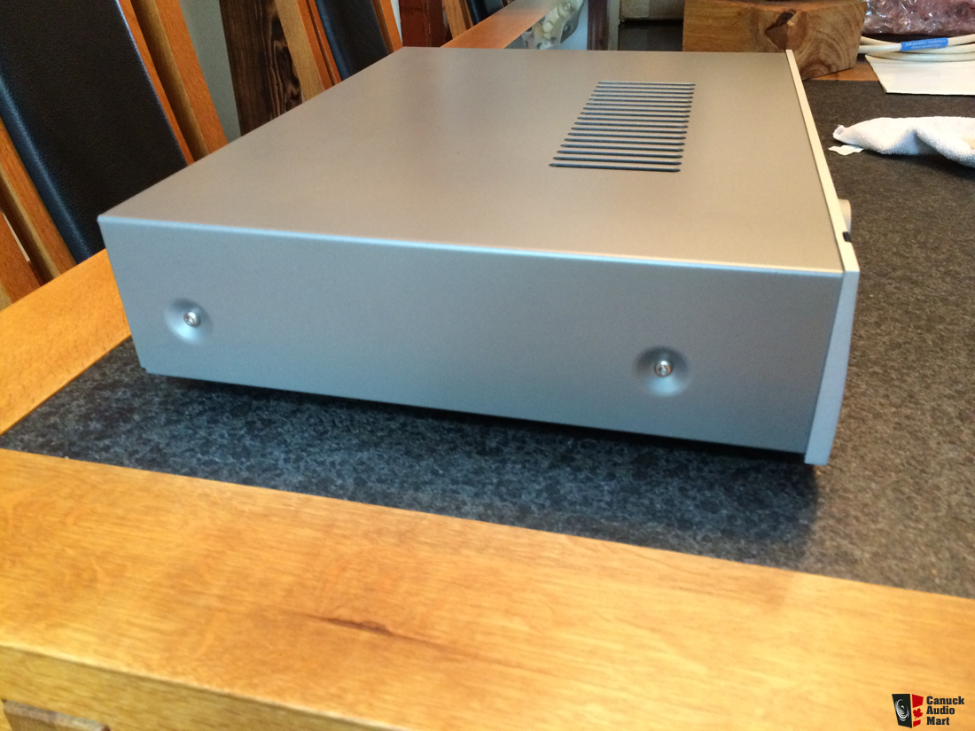 Silver Arcam FMJ A32 Integrated Amplifier with Phono Stage Photo ...