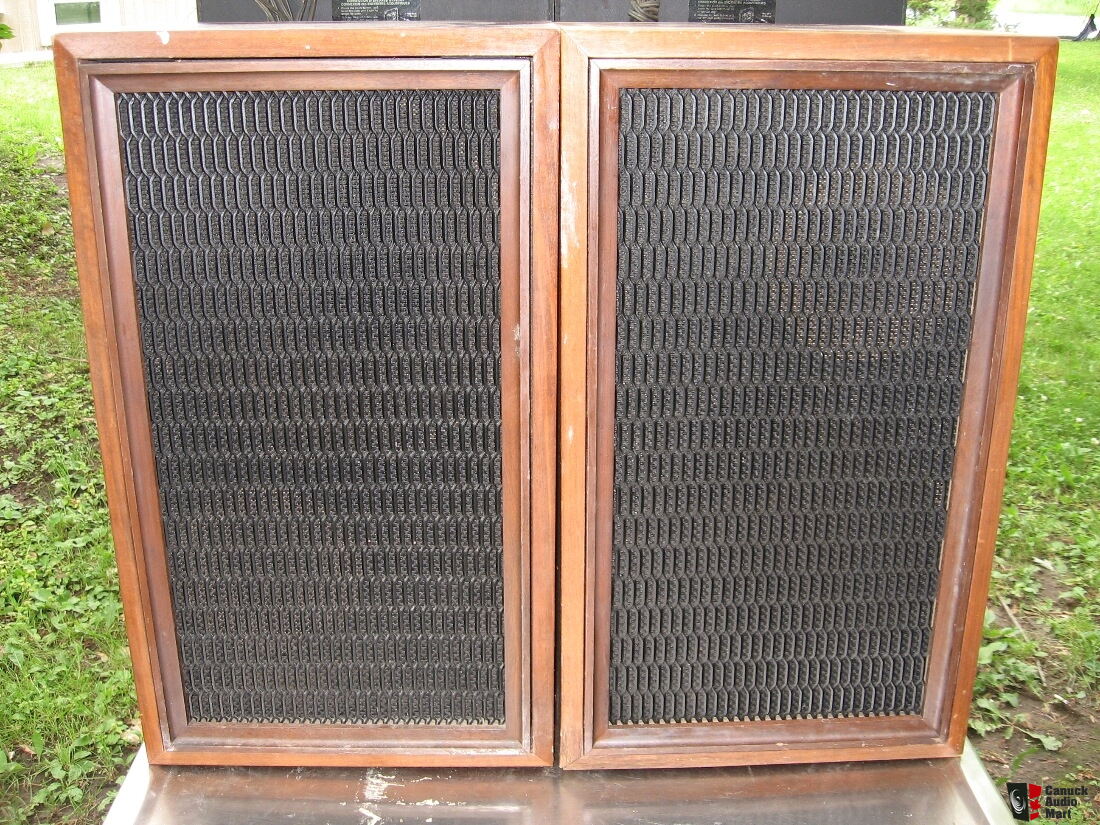 Sony SS 1800 Speaker Cabinets with original metal sound array grills ...