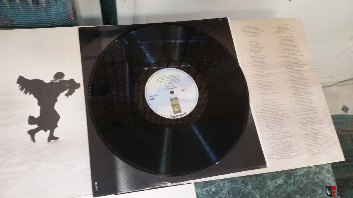 joni mitchell vinyl set Photo #1366209 - UK Audio Mart