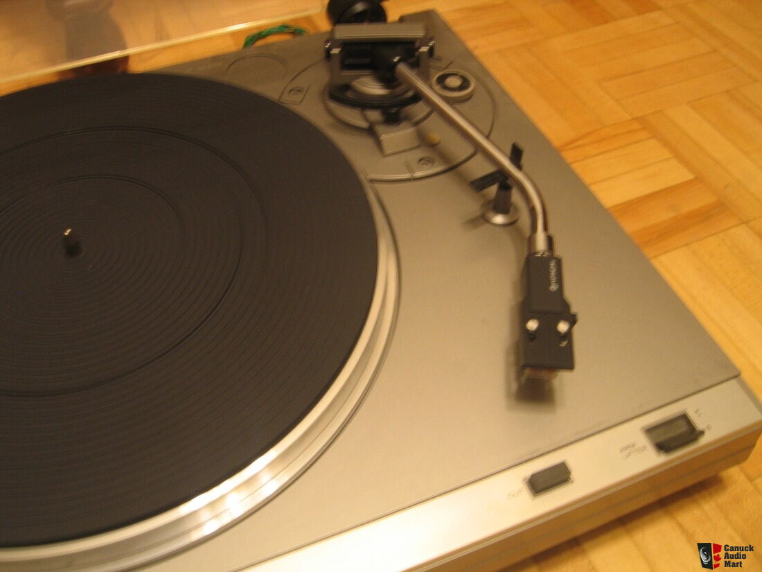 Hitachi HT- 324 Turntable Photo #1409418 - Canuck Audio Mart