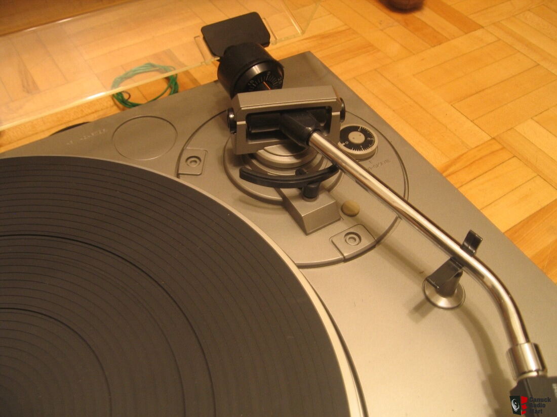 Hitachi HT- 324 Turntable Photo #1409415 - Canuck Audio Mart