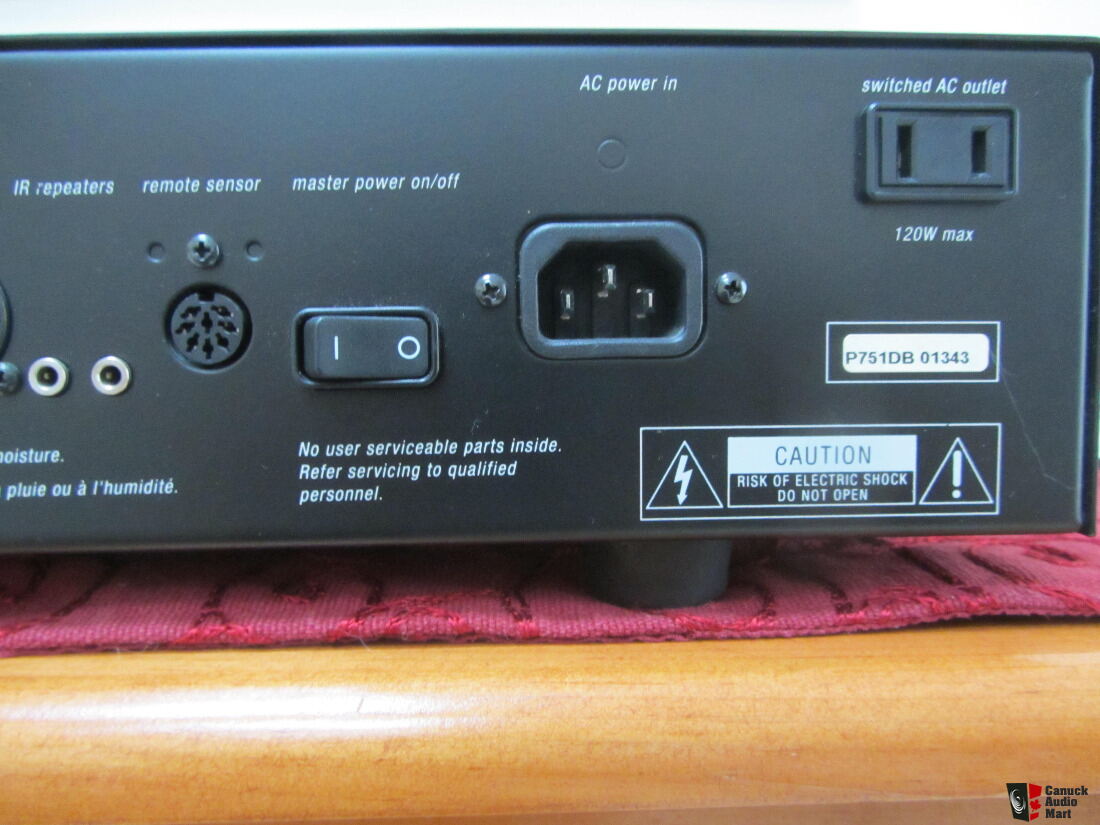 Adcom GFP-750 Fully Balanced Preamp Photo #1435386 - US Audio Mart