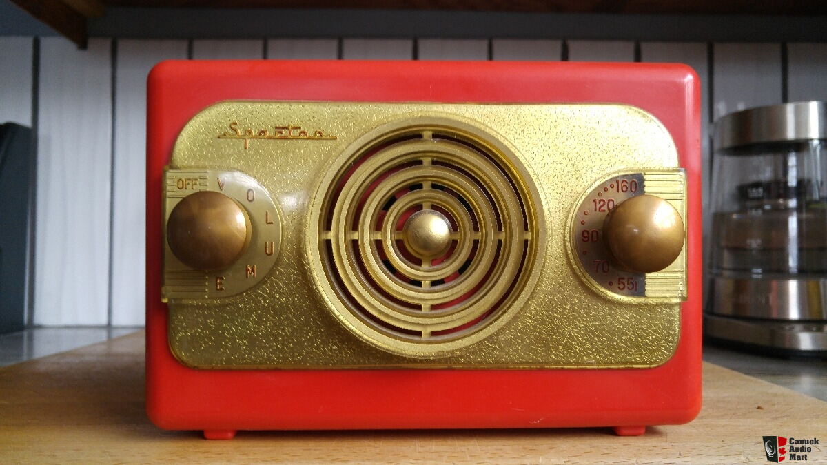 Collection of early tube tabletop radios For Sale - Canuck Audio Mart