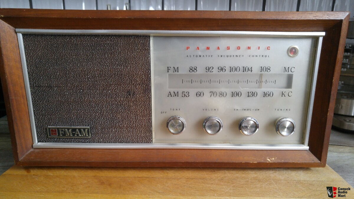 Collection of early tube tabletop radios Photo #1467731 - Canuck Audio Mart