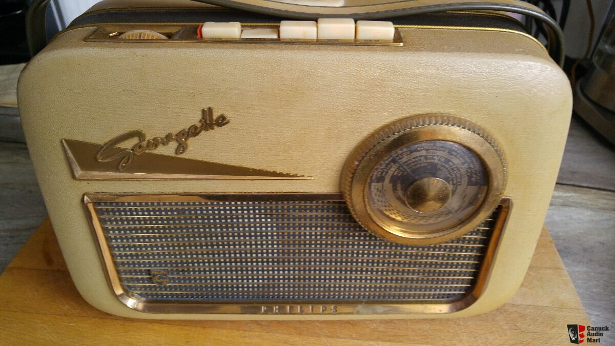 Collection of early tube tabletop radios Photo #1467731 - Canuck Audio Mart