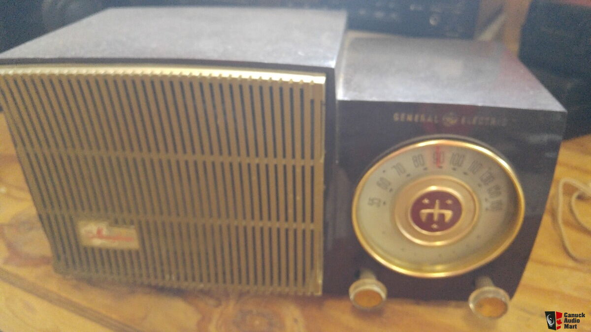 Collection of early tube tabletop radios Photo #1467731 - Canuck Audio Mart