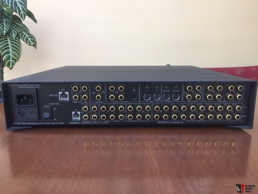 LINN AV5103 Pre-Amp with LINN AV5101 Remote Photo #1536406 - Canuck ...