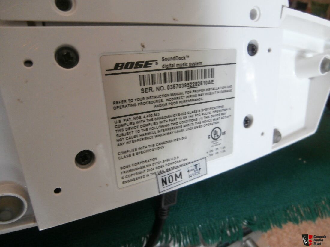 Bose SoundDock Series I (in white color scheme) Portable iPod / iPhone ...