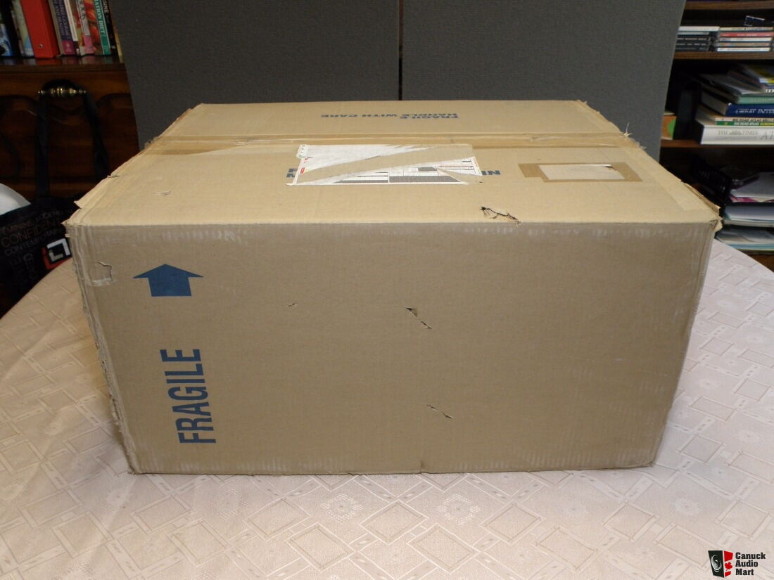 One - Model D-2000 Oracle CD Turntable (Transport) Photo #1578643 ...
