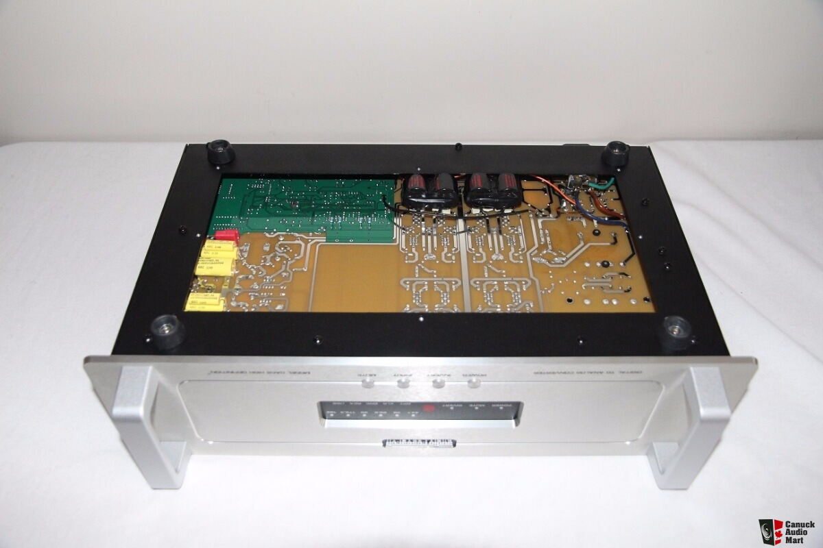 Audio Research DAC8 - Upgraded - OBM Photo #1587861 - Canuck Audio Mart
