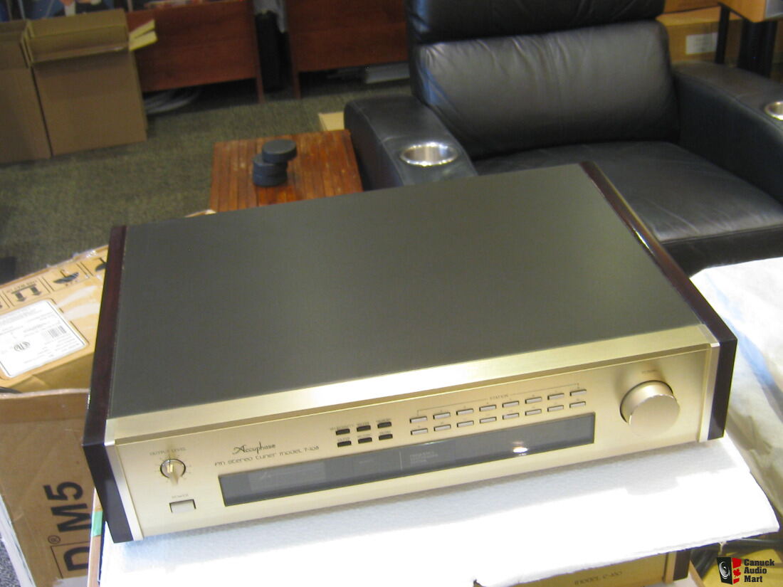 Accuphase T108 FM Tuner Photo #1592051 - Canuck Audio Mart
