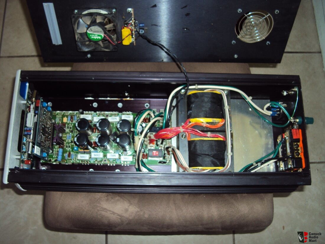 PS Audio P300 Power Conditioner with optional oscillator wave module ...