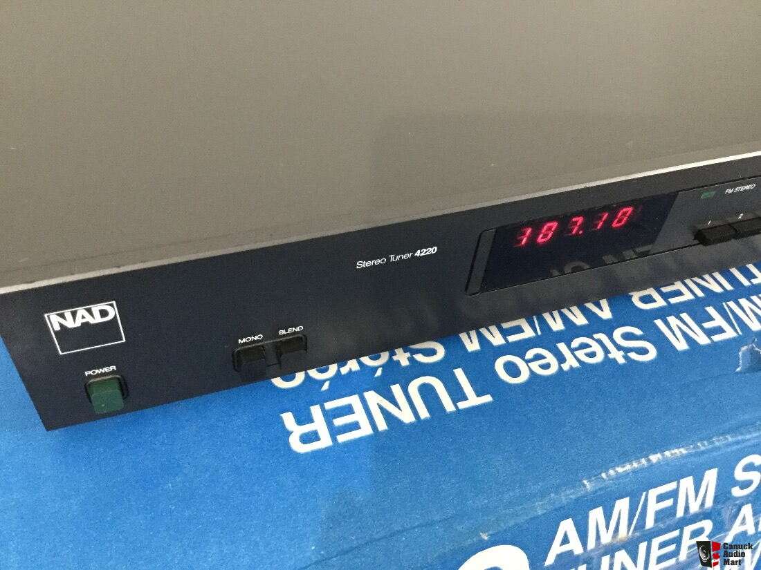 NAD AM/FM TUNER Model 4220, Digital Readout