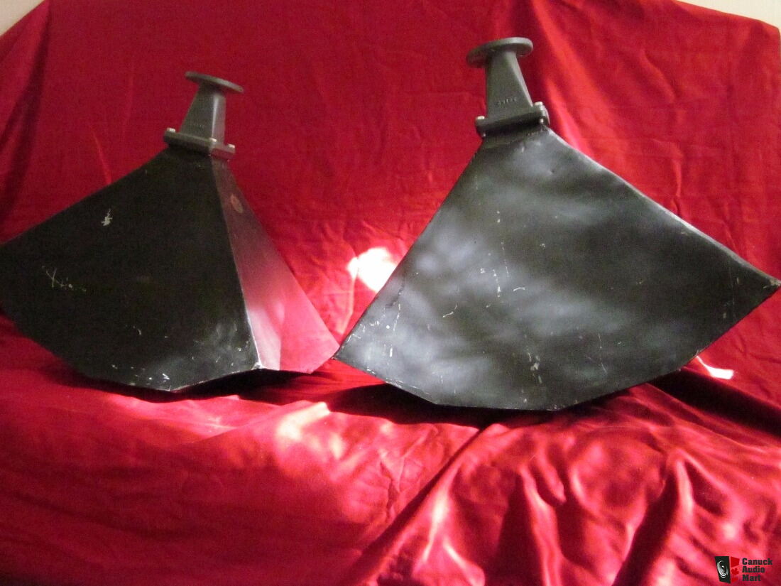 Altec 805 B tar-filled Horns (pair) Photo #1671994 - Canuck Audio Mart