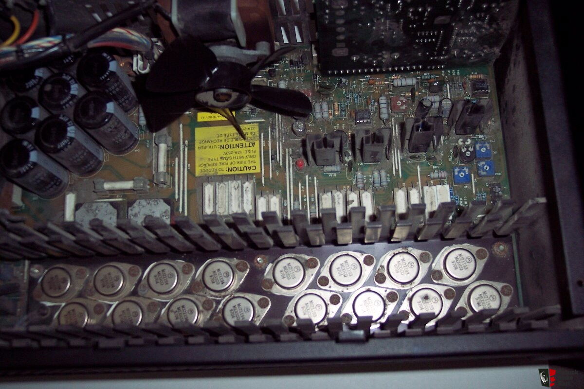 QSC Power Amp model USA900 ( 450 w/c ) with Gain Control Bridgeable to ...