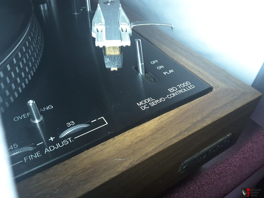 Vintage White CEC Turntable BD-7000 Photo #1732824 - US Audio Mart