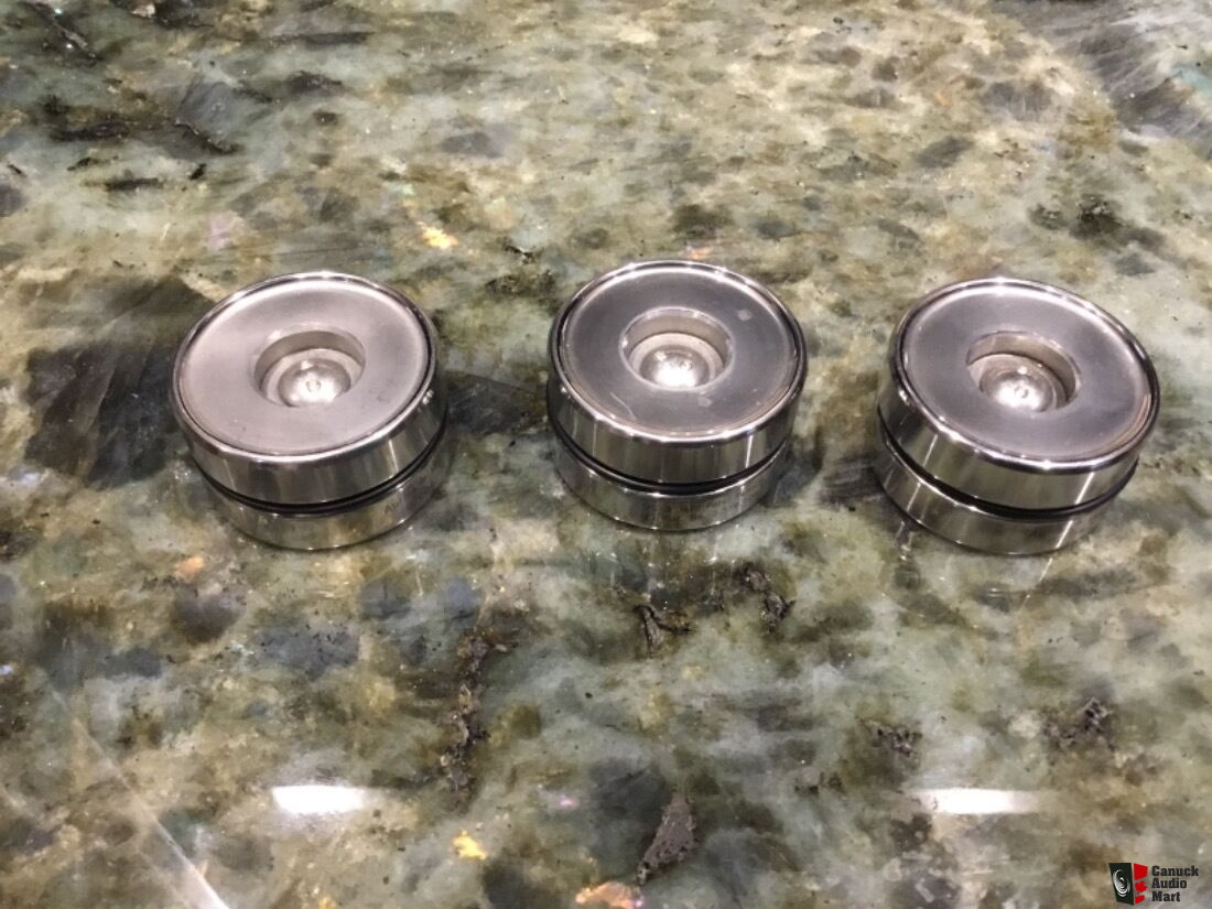 Aurios media isolation bearing