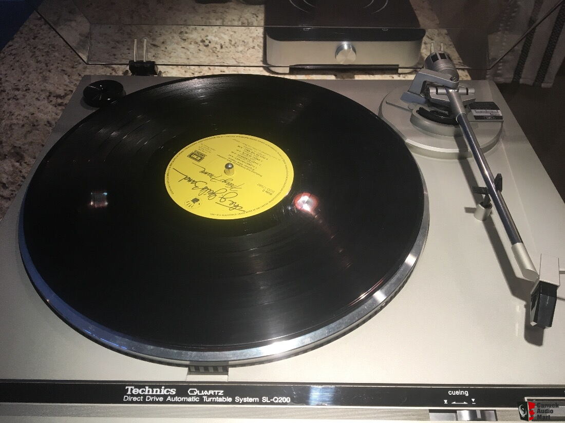 Technics SL-Q200 QUARTZ CLASSIC Turntable Photo #1777578 - UK Audio Mart