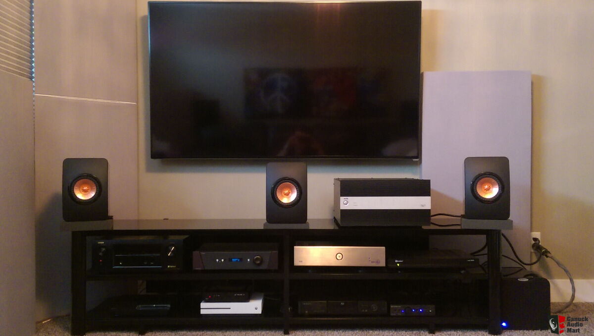 Adcom GFA 7807 (7x300 watts @ 8 Ohms - All Channels Driven) Photo ...