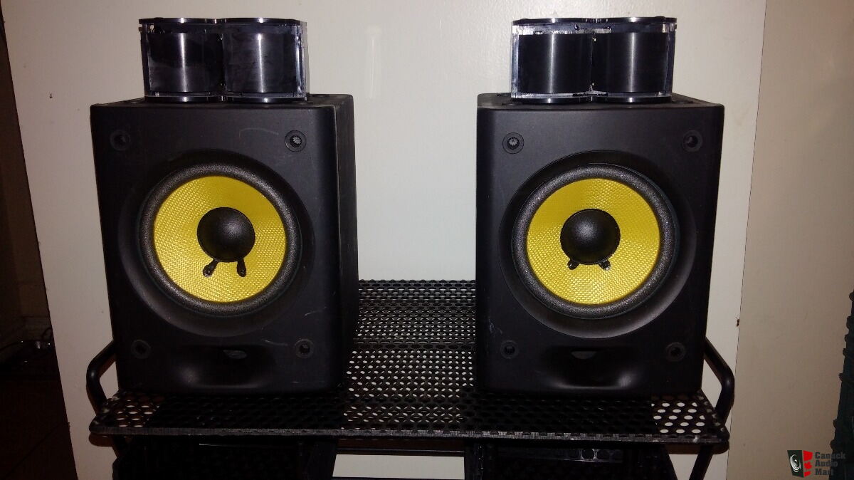 Linaeum Bookshelf Speakers with Kevlar Mid/Bass Driver Photo #1848238 ...