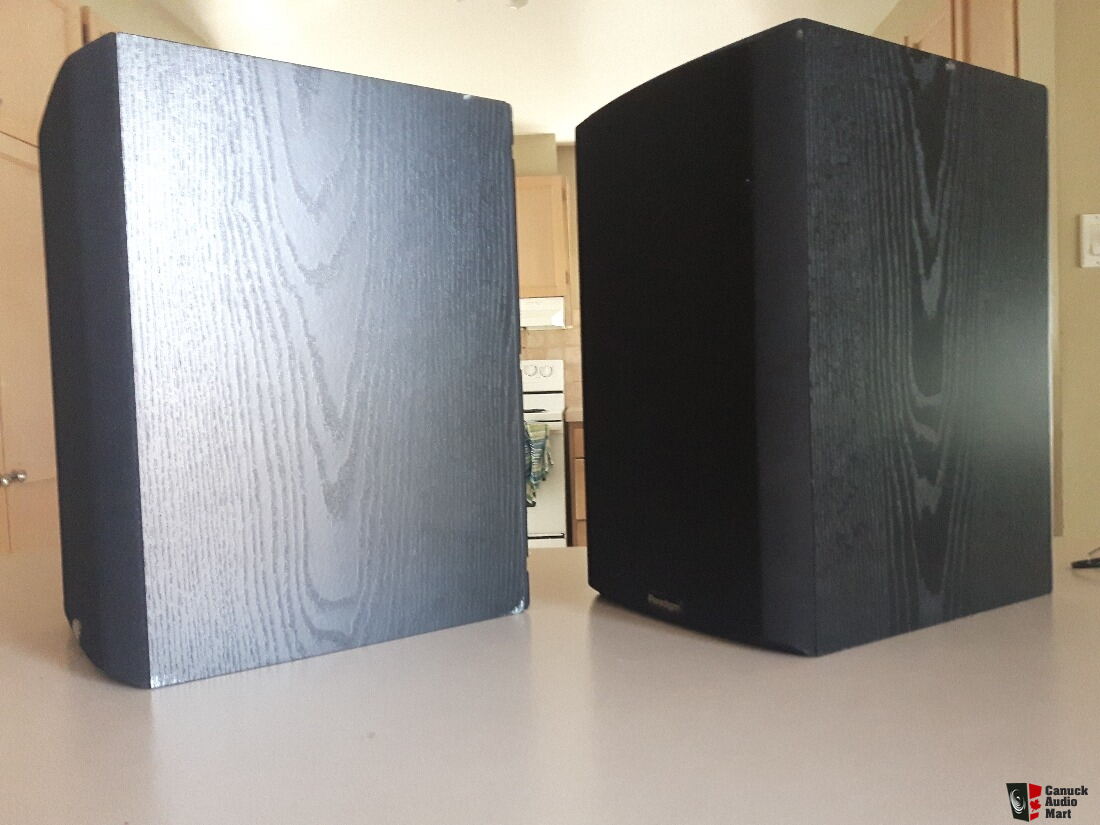 Paradigm Titan v2 (pair) - excellent condition, pristine sound ...