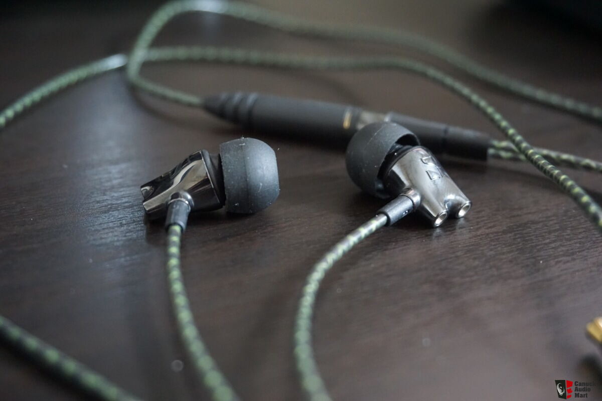Sennheiser IE 800 Audiophile Ear Canal Headphones Photo #1957193 - UK ...