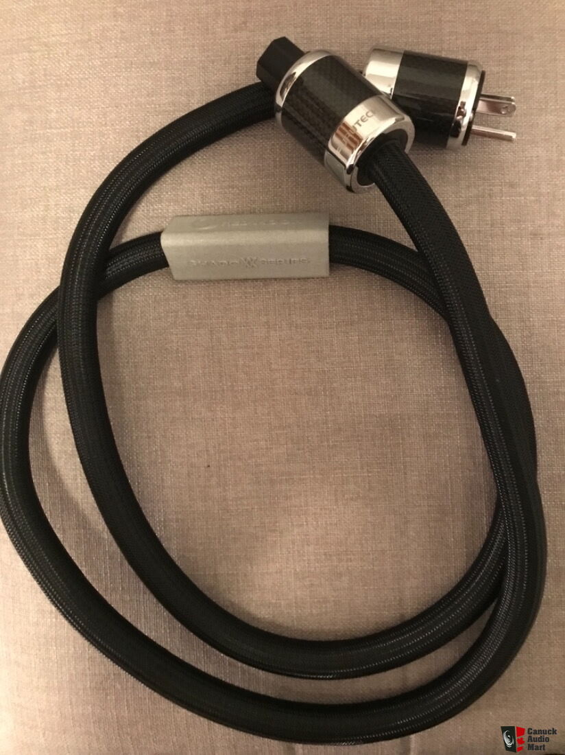 Dr Acoustics Red Moon Life AC power cord Photo #1973047 - Canuck Audio Mart
