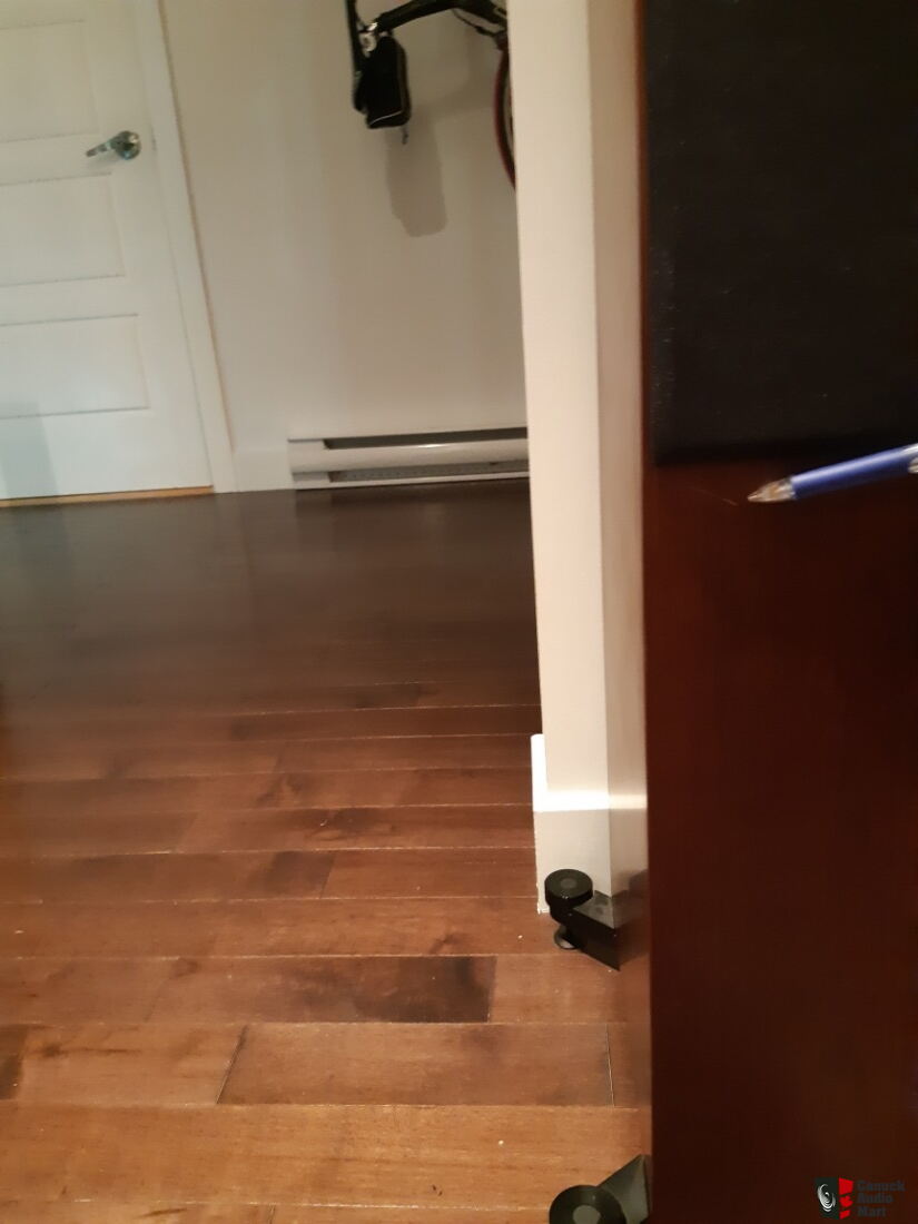 Kef R700 Floor standing speakers in Walnut (Pair) PRICE DROP