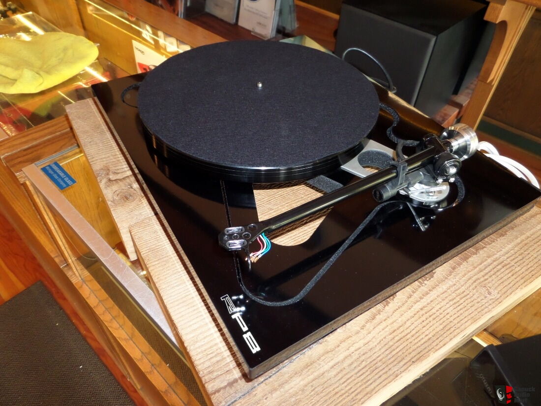 REGA RP8 with RB808 Arm And TTPSU Photo #1991721 - Canuck Audio Mart