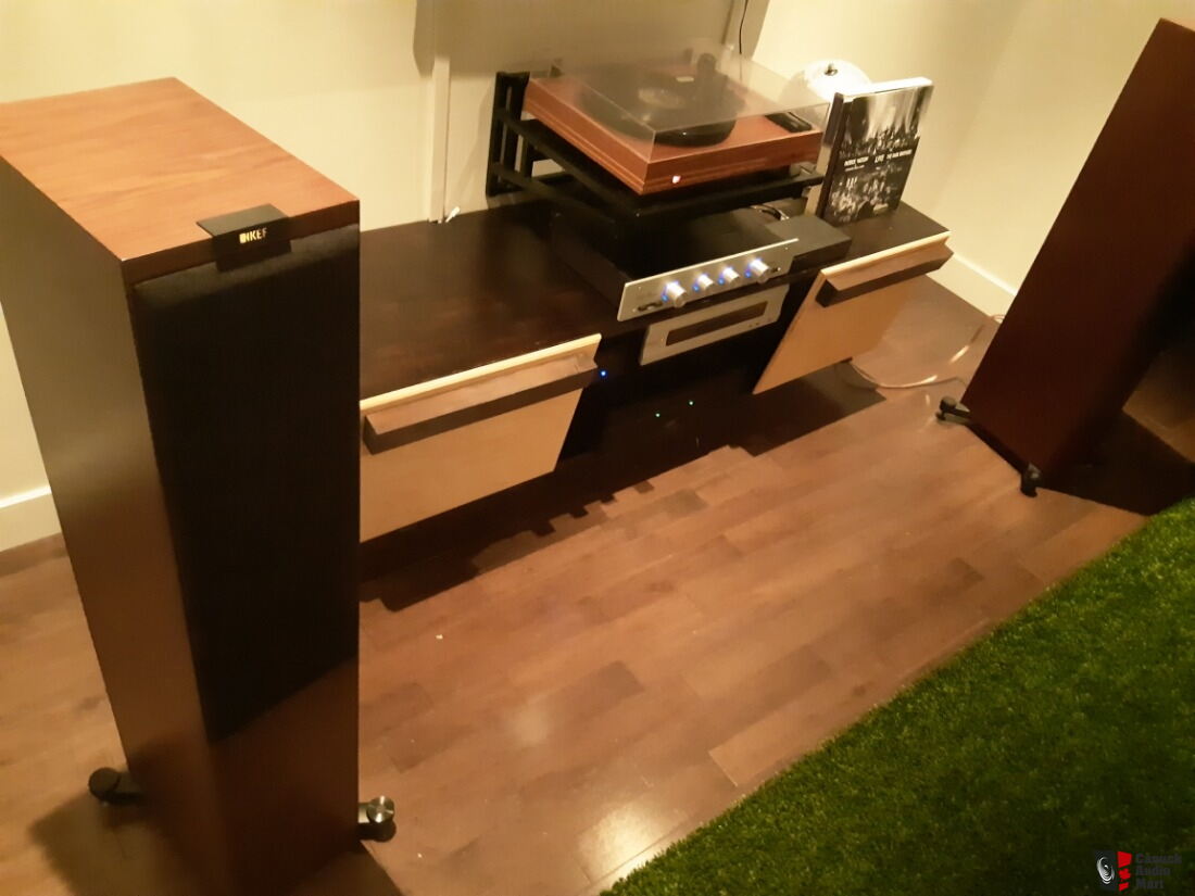 Kef R700 Floor standing speakers in Walnut (Pair) PRICE DROP For Sale ...