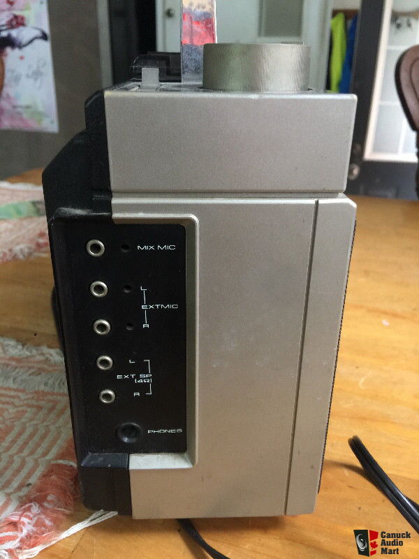 4 mini/micro stereo system and 1 rare high end boombox for projects ...